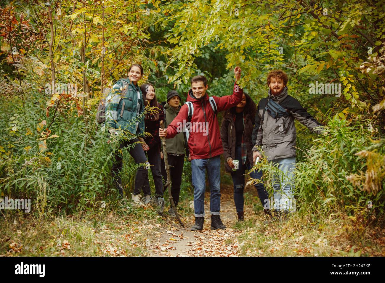 Group people doing hiking hi-res stock photography and images - Alamy