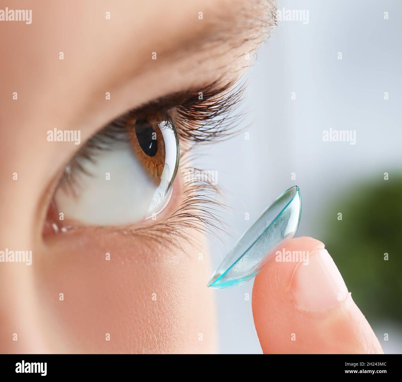 Little child putting contact lens into his eye, closeup Stock Photo - Alamy