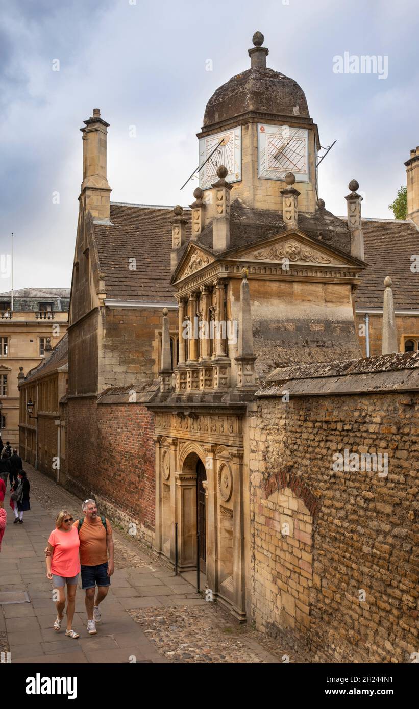 UK, England, Cambridgeshire, Cambridge, Senate House passage, gate to ...