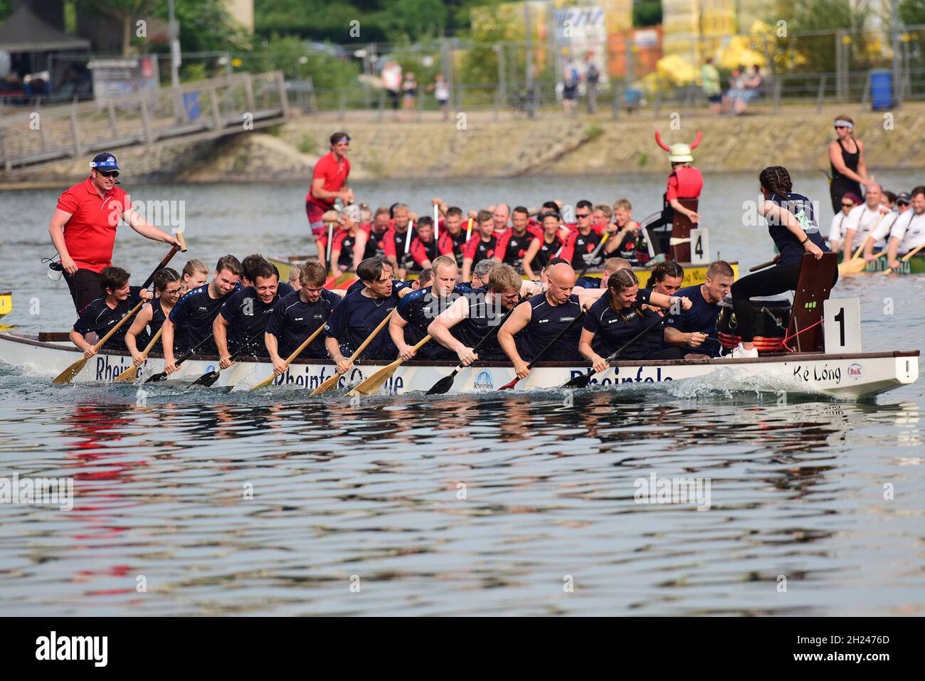 Ein Drachenboot-Rennen in Deutschland - A dragon boat race in Germany ...