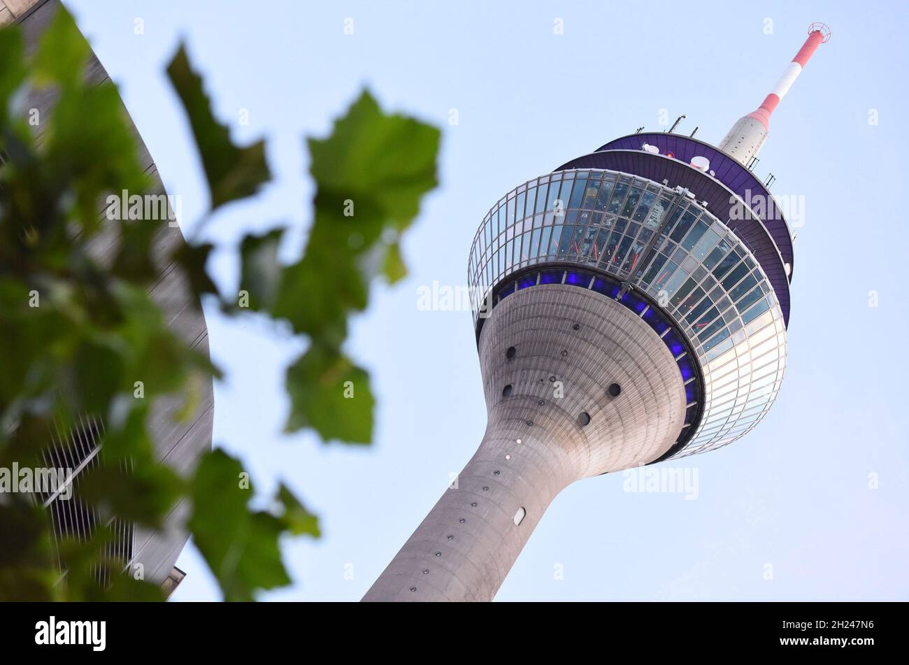 Rheinturm in Düsseldorf, Deutschland, Europa - Rhine tower in ...