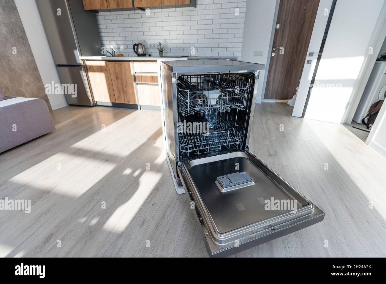 new dishwasher in modern kitchen Stock Photo - Alamy