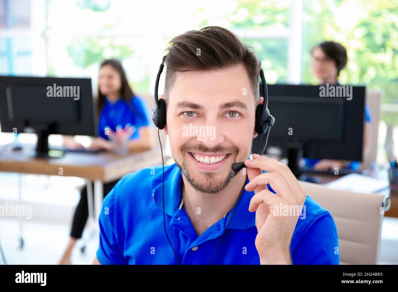 Male technical support operator with headset at workplace Stock Photo ...