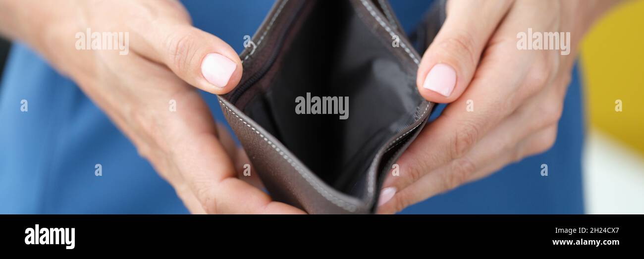 Squeeze to open hi-res stock photography and images - Alamy