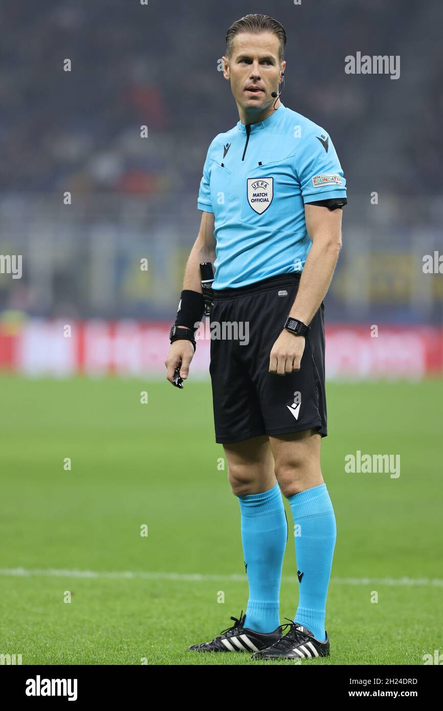Referee Danny Makkelie during the UEFA Champions League 2021/22 Group ...