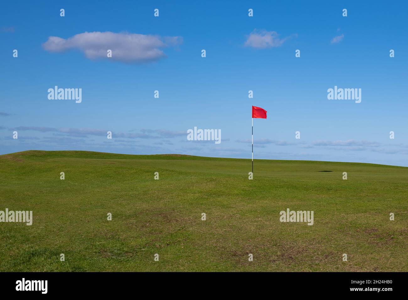 Golf hole flag hi-res stock photography and images - Alamy