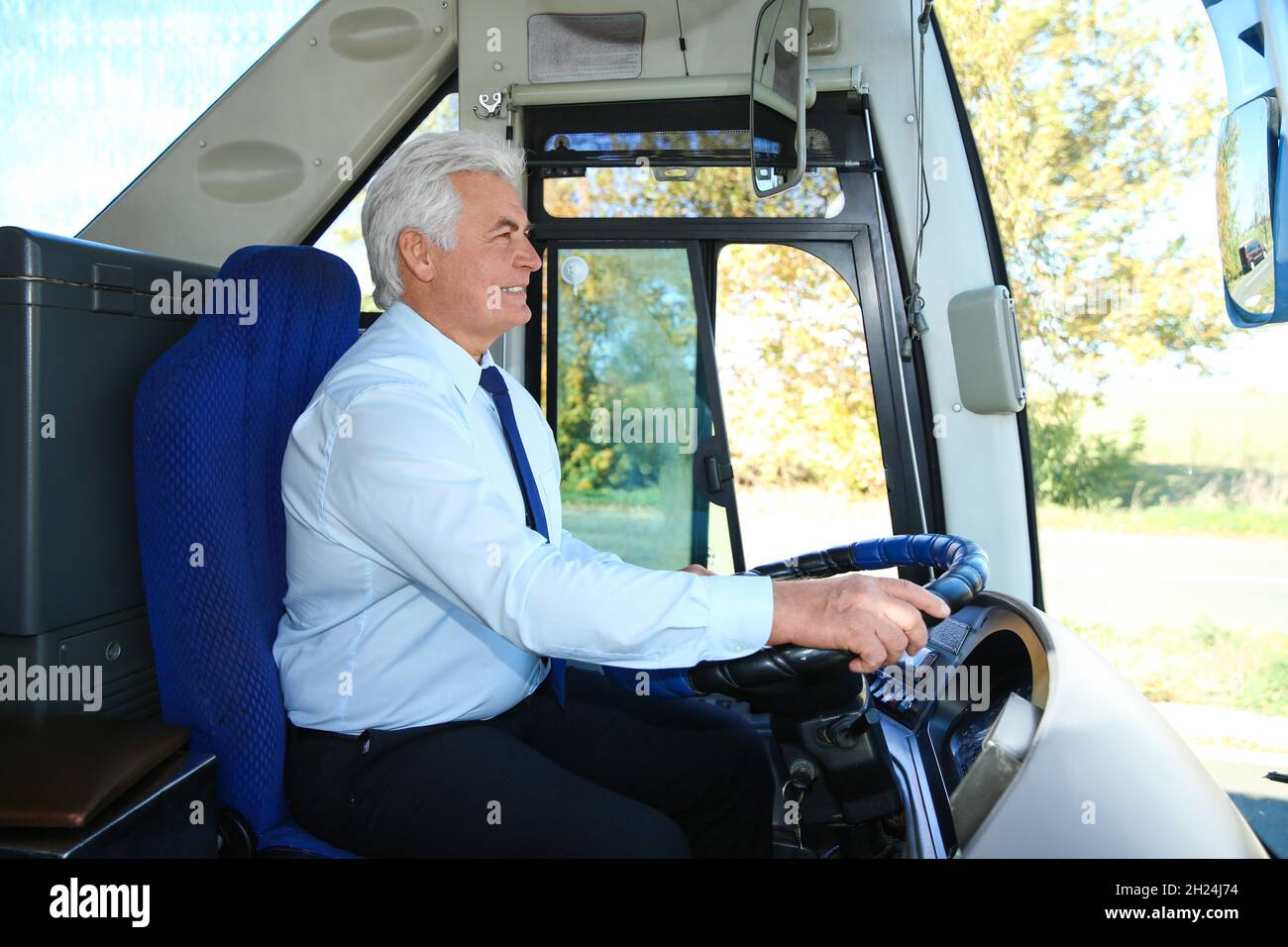 Mature driver shuttle hi-res stock photography and images - Alamy