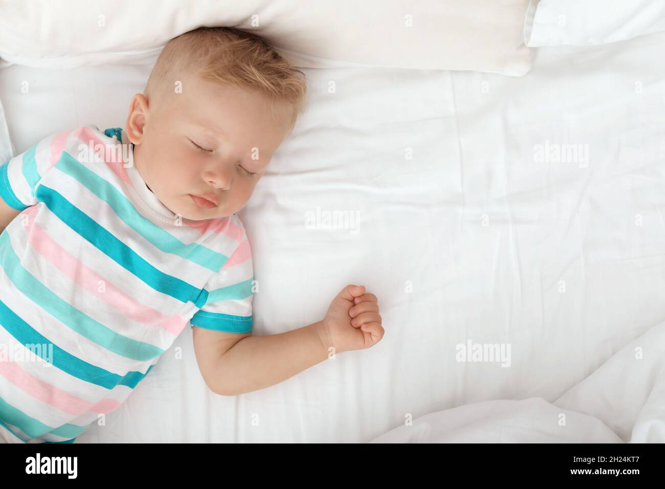 Little child sleeping on bed at home Stock Photo - Alamy