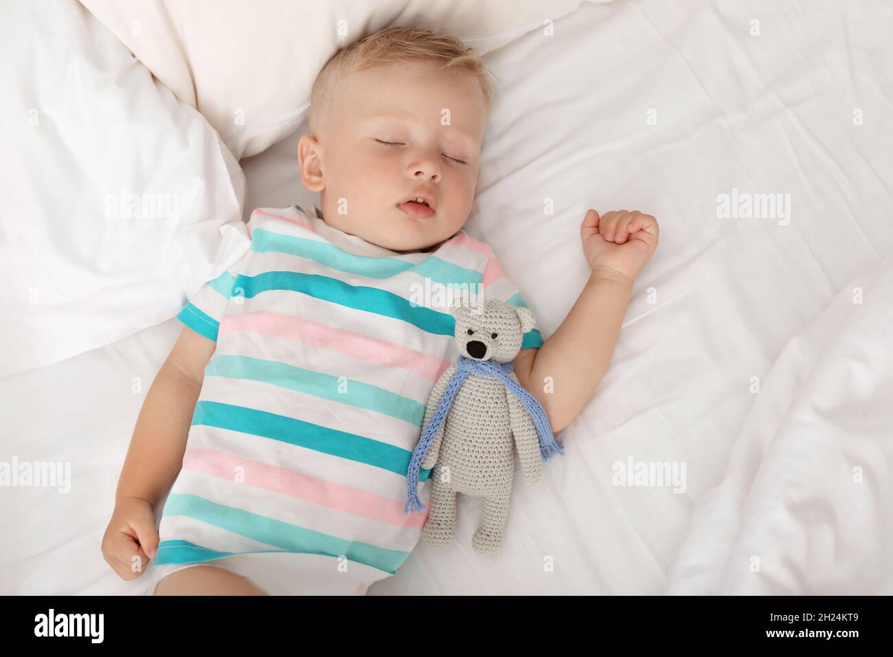 Little child sleeping in bed at home Stock Photo - Alamy