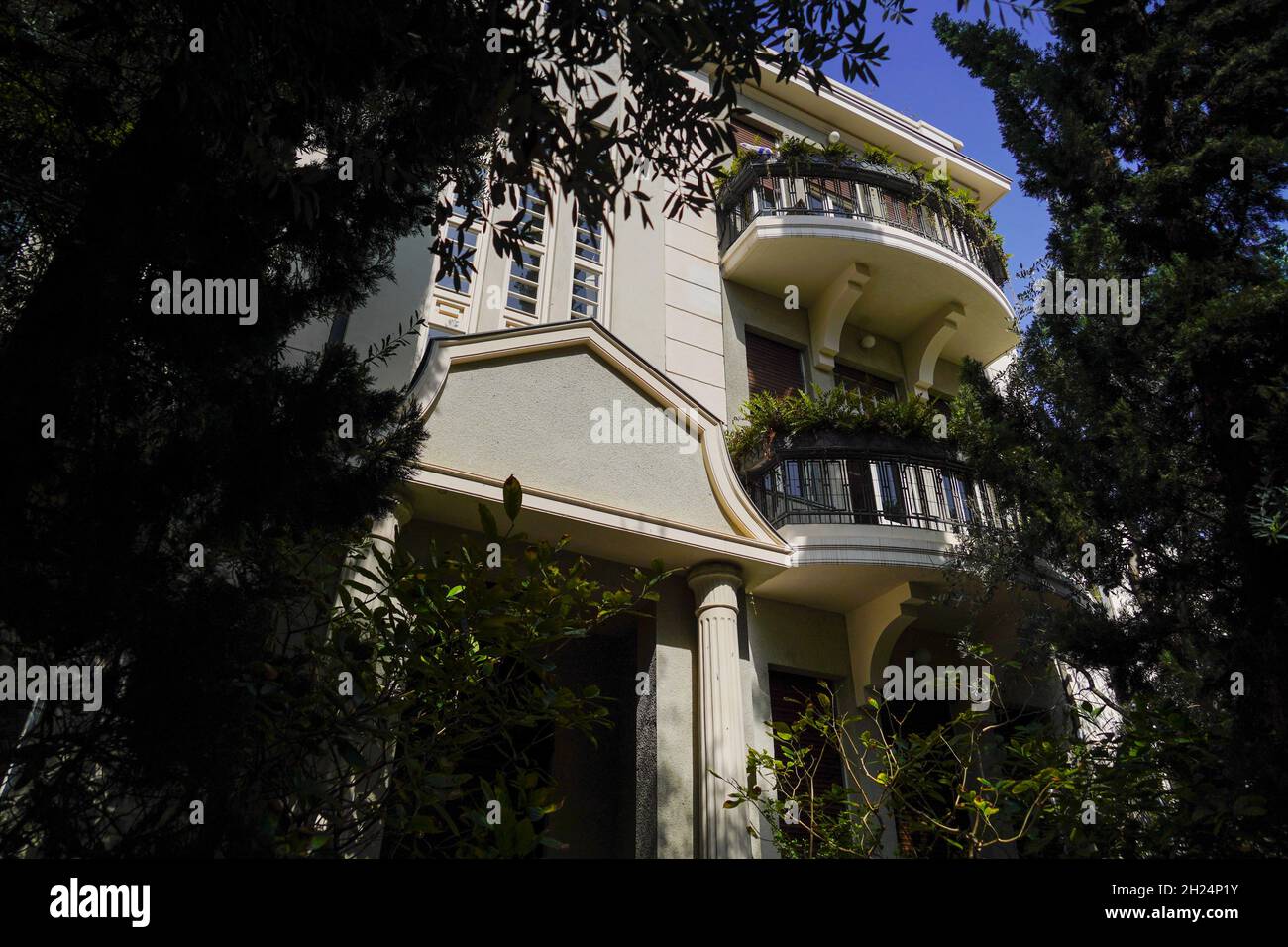 Eclectic Style Architecture In Tel-Aviv, Israel Grouse House at 9 ...