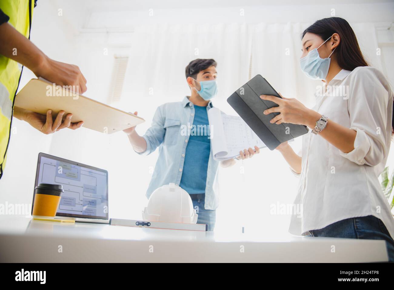 Team building workshop hi-res stock photography and images - Alamy