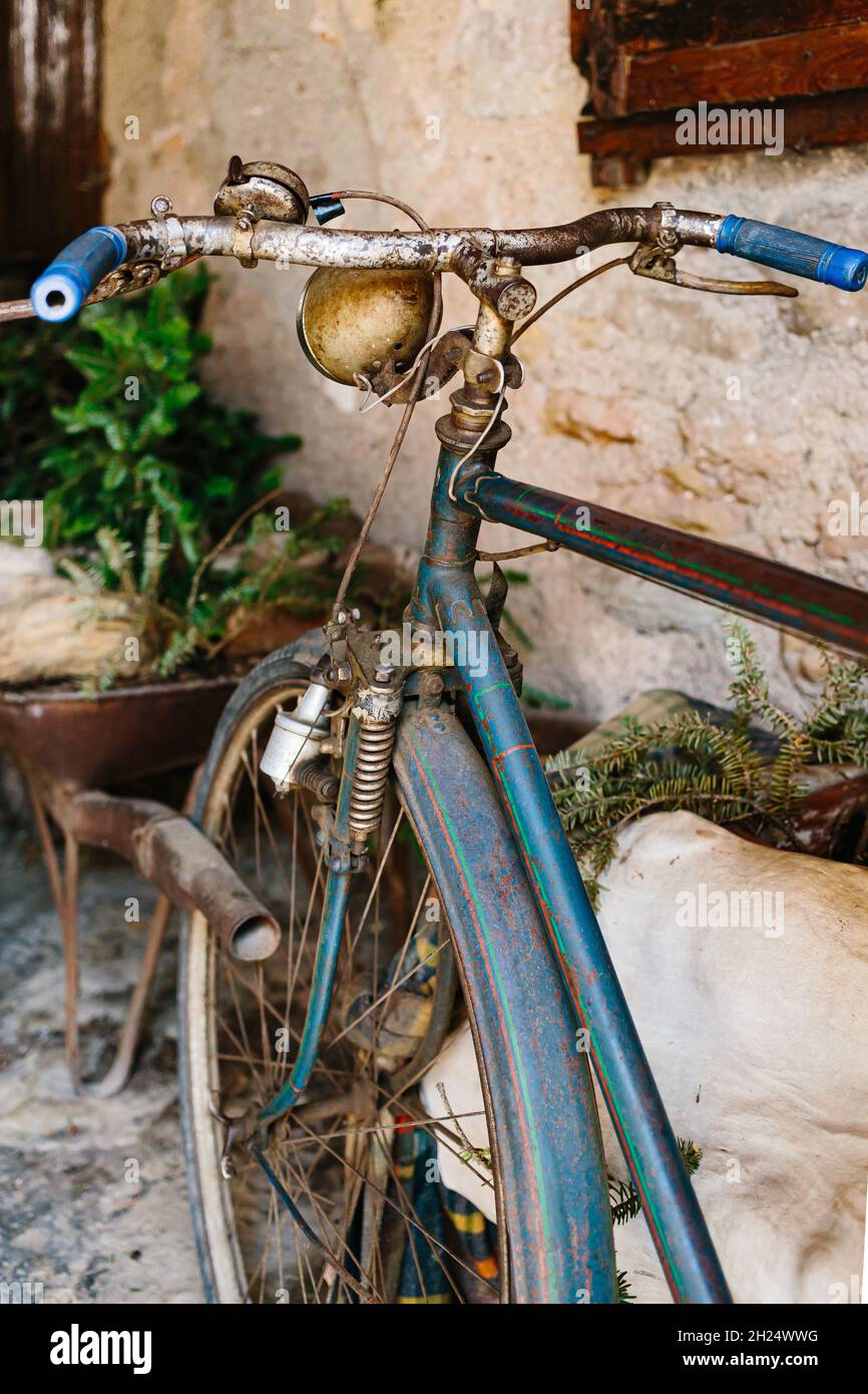 Rustic Bicycle and color vintage Stock Photo - Alamy