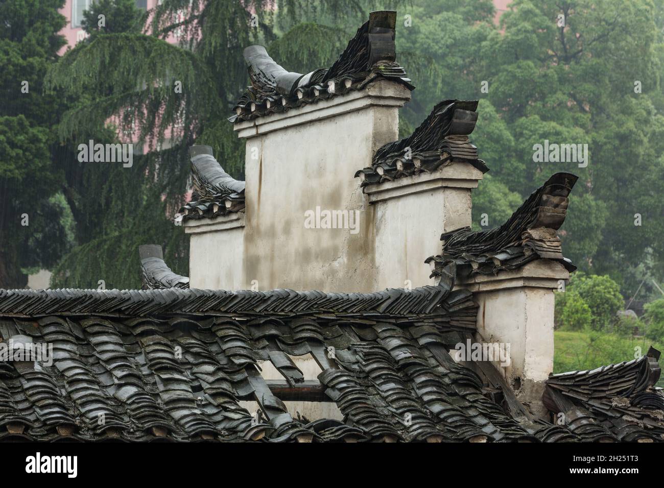 Chinese ceramic tiles hi-res stock photography and images - Alamy