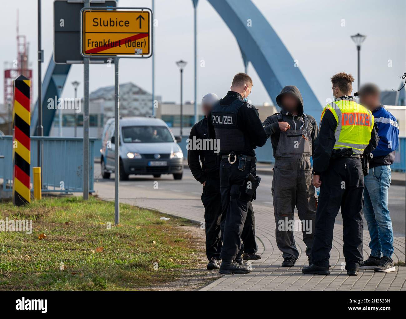 20 October 2021, Brandenburg, Frankfurt (Oder): Two police officers ...