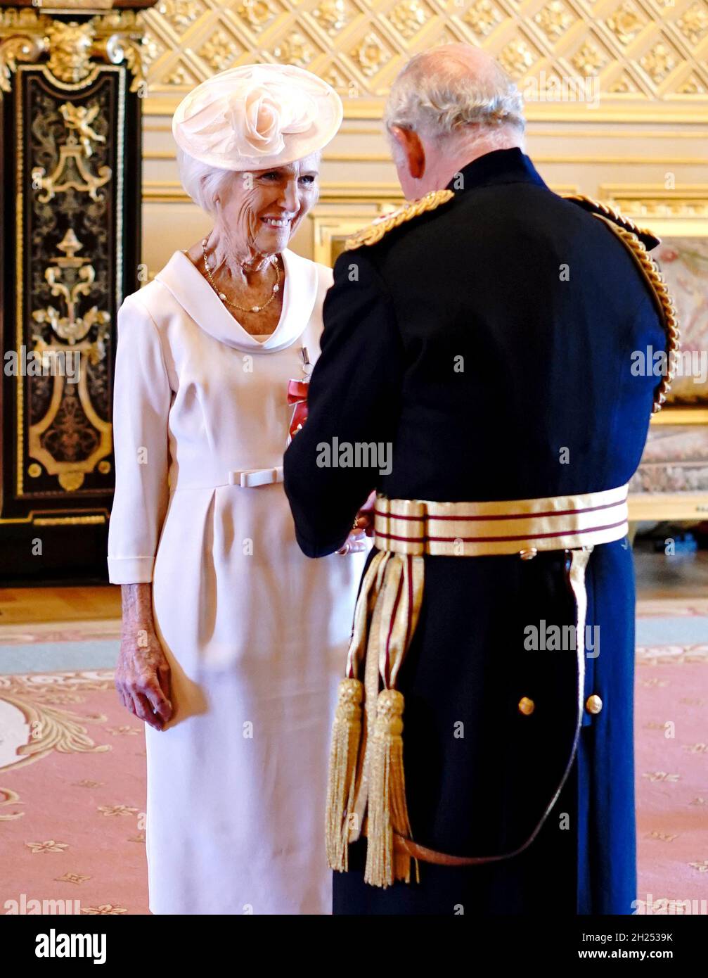 Dame mary berry hi-res stock photography and images - Alamy