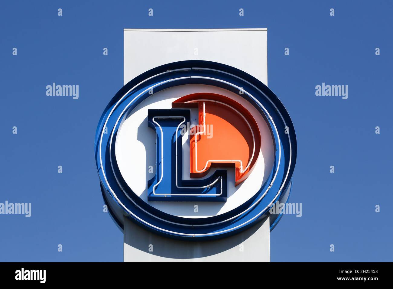 Leclerc supermarket france hi-res stock photography and images - Alamy