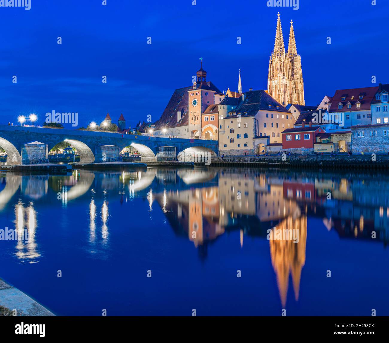 Historical Stone Bridge and Bridge tower in Regensburg at night Stock ...
