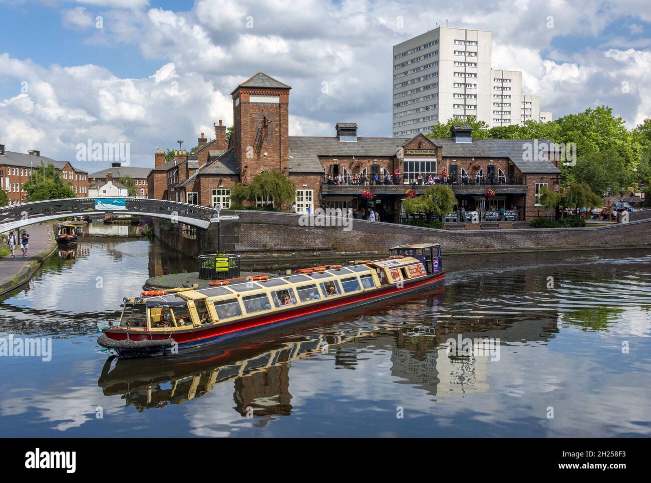 Narrow boats on the canal in the Regency Wharf area of Birmingham city ...