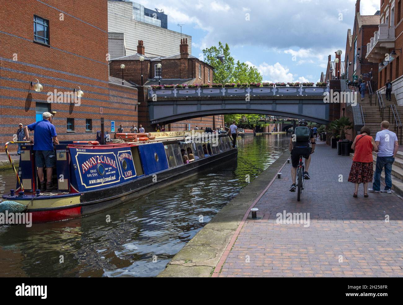 Birmingham city canal area boat hi-res stock photography and images - Alamy