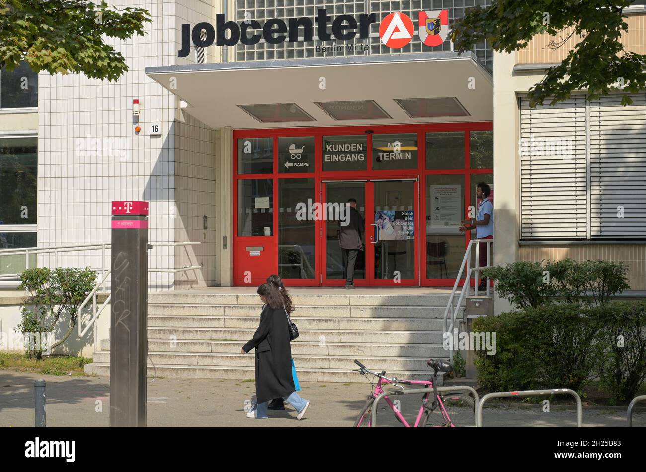 Arbeitslos berlin hi-res stock photography and images - Alamy
