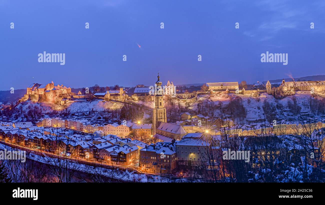Burghausen castle bavaria night hi-res stock photography and images - Alamy