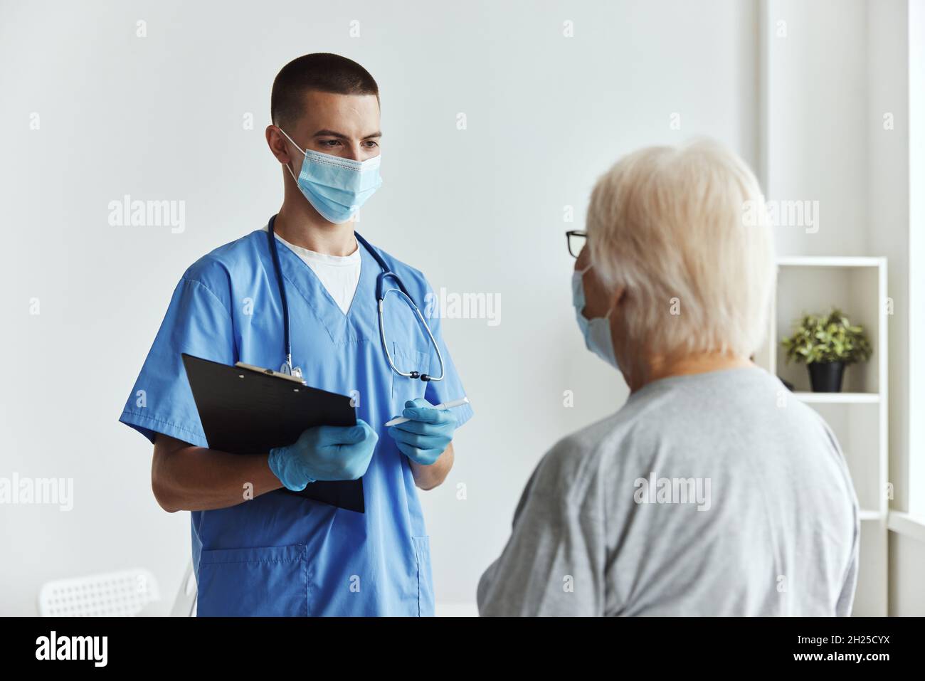 patient visit to the doctor communication health care Stock Photo - Alamy