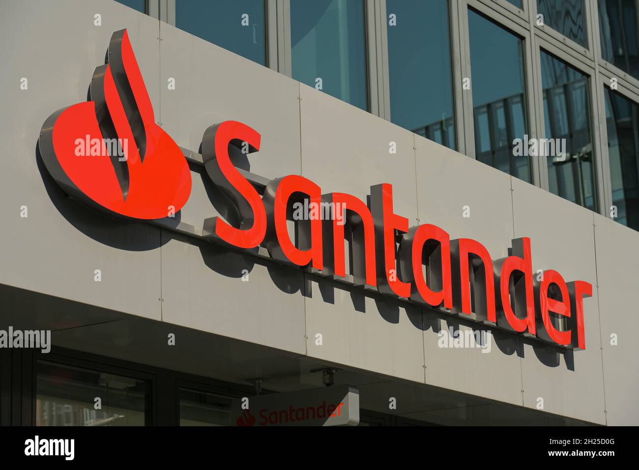 Santander deutschland hi-res stock photography and images - Alamy