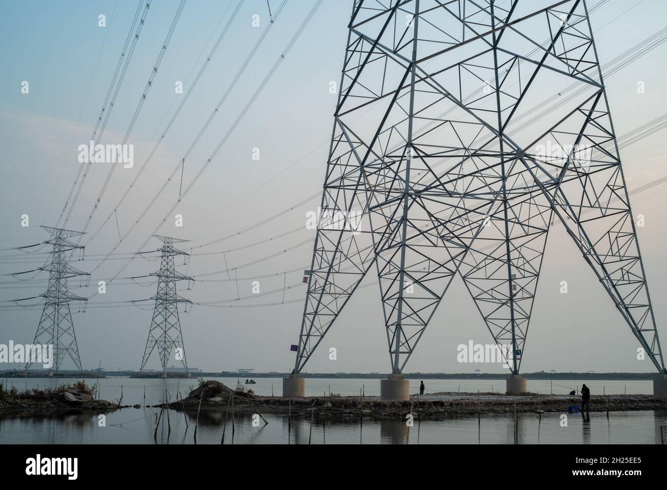 Electricity pylon tower hi-res stock photography and images - Alamy