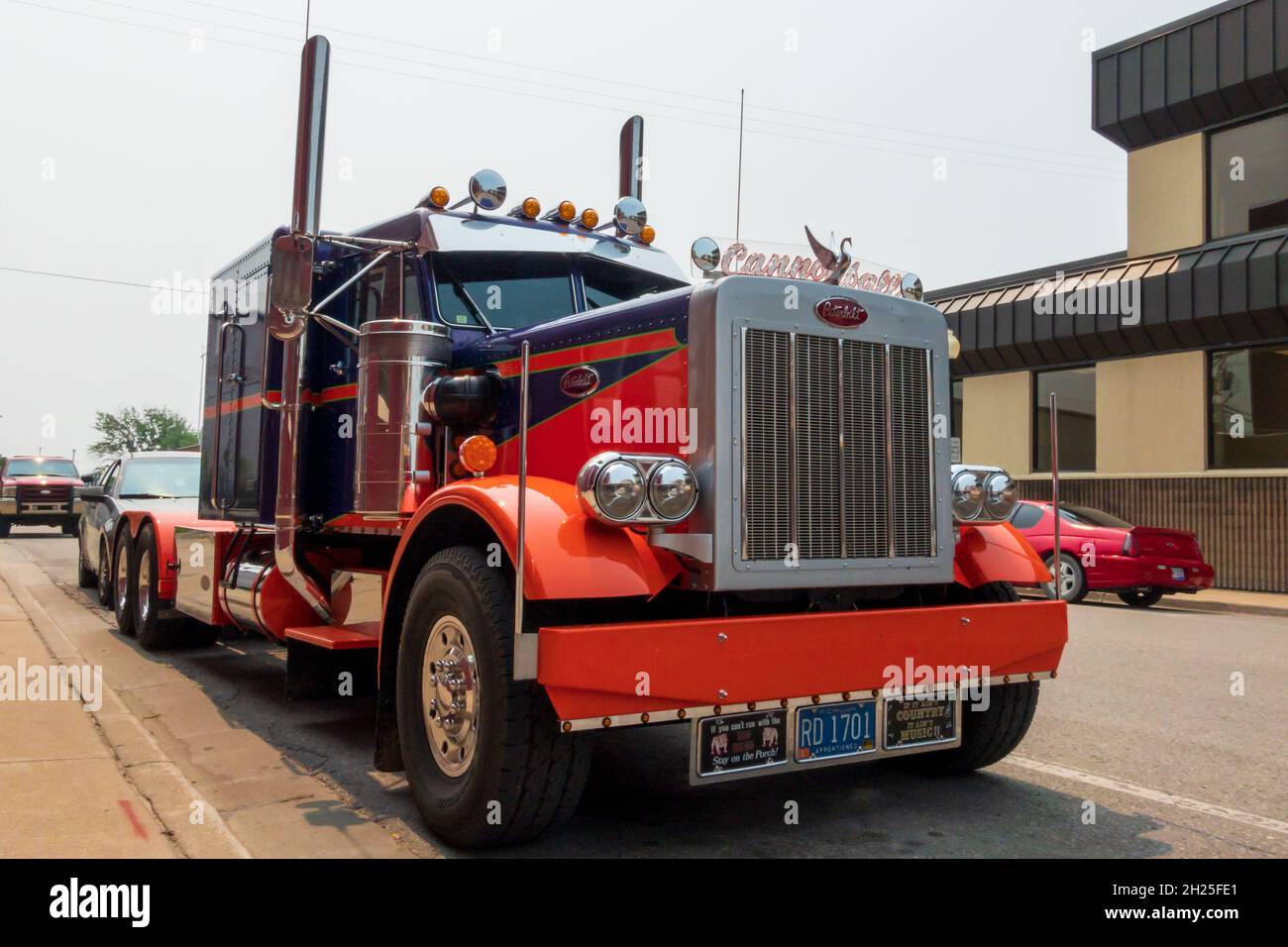 Peterbilt semi truck hi-res stock photography and images - Alamy
