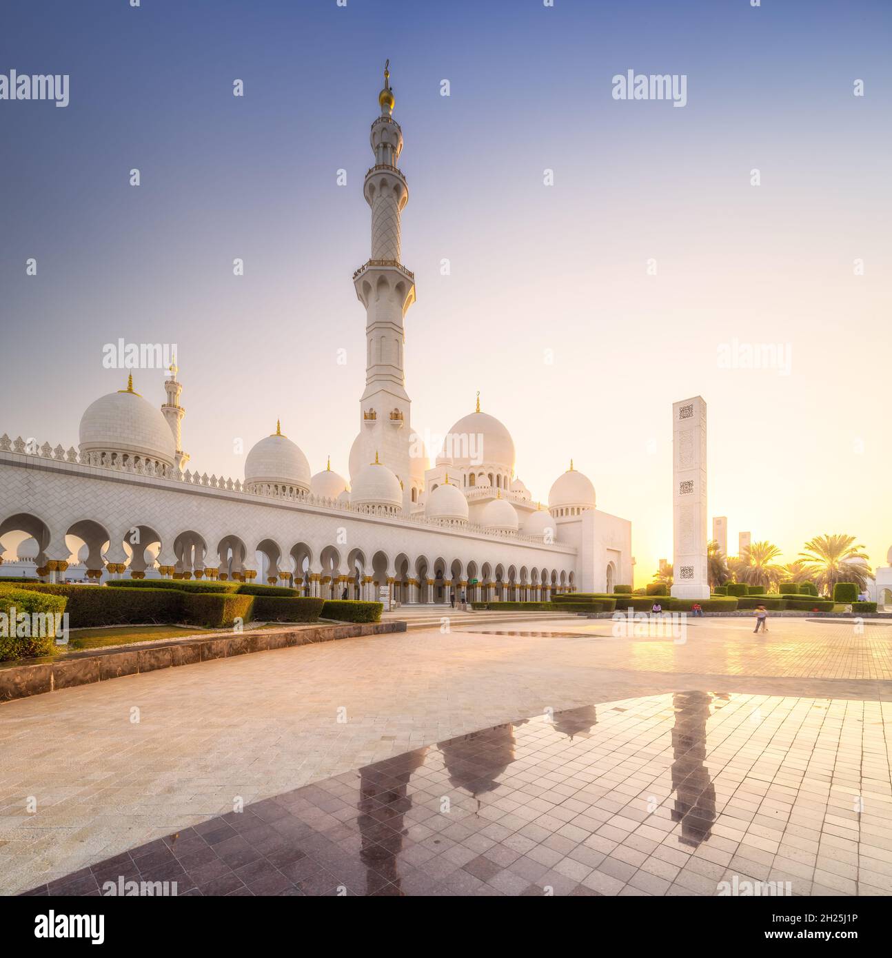 View of the garden of Sheikh Zayed Grand Mosque at day time, UAE Stock ...