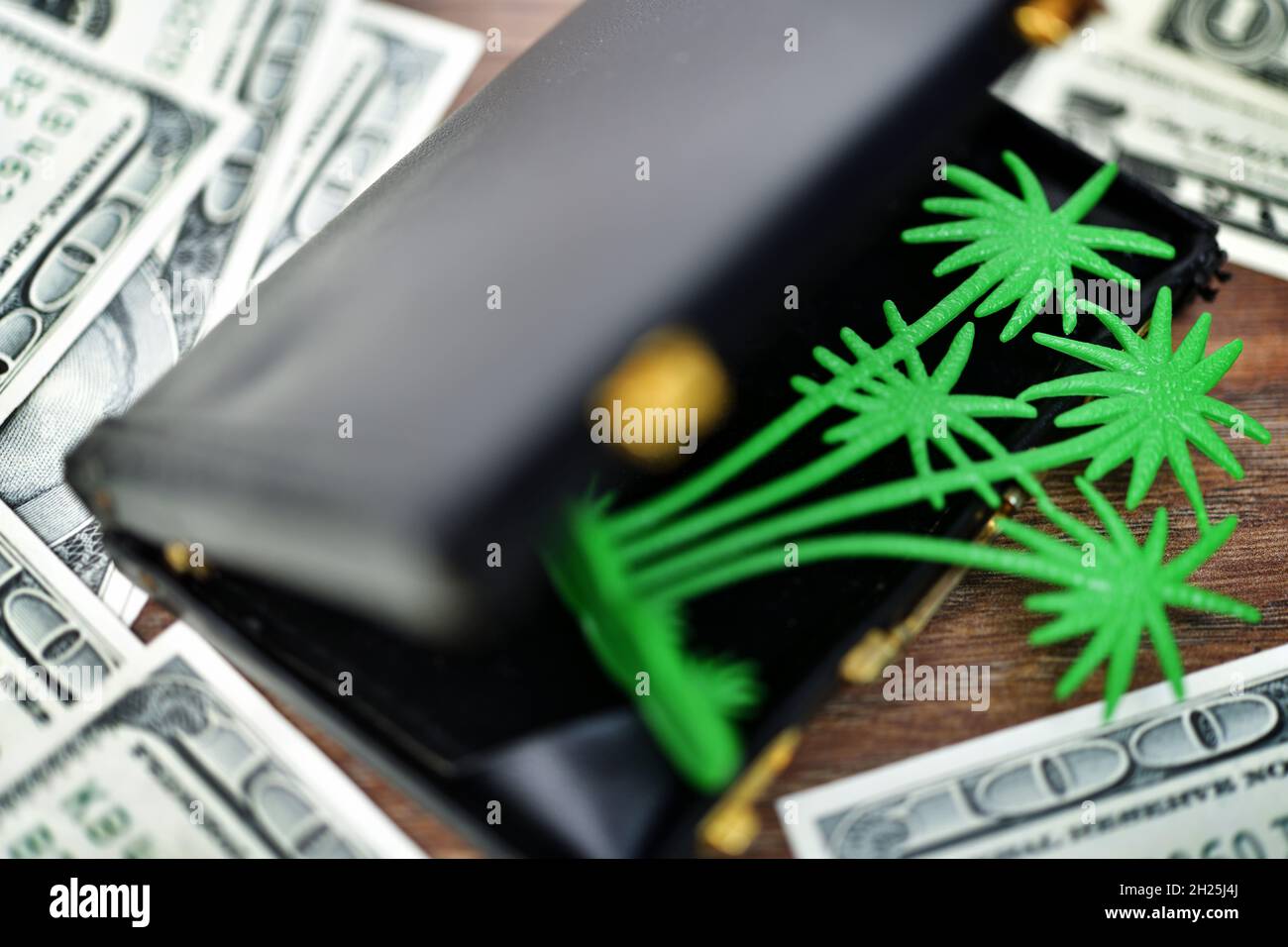 Offshore konten hi-res stock photography and images - Alamy