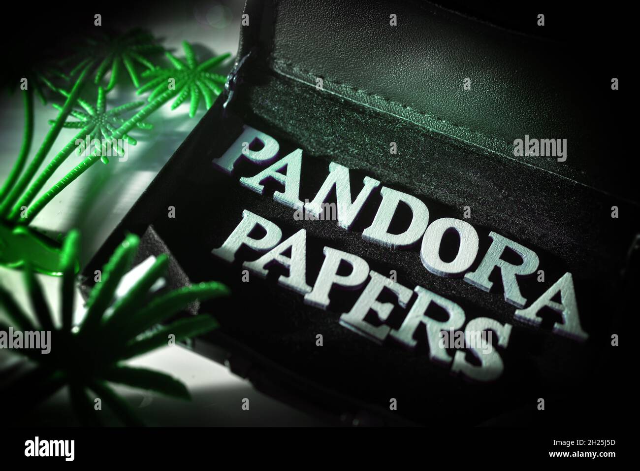 Offshore scandal hi-res stock photography and images - Alamy