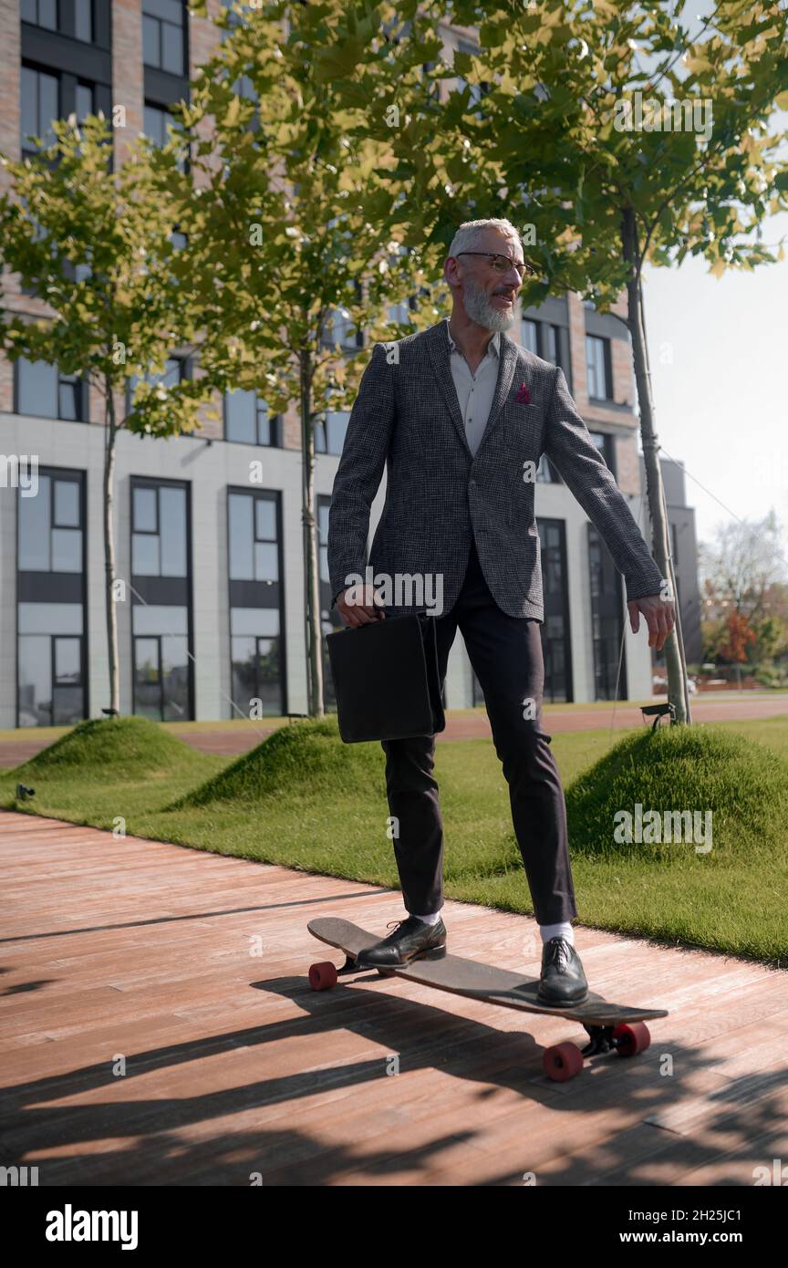 Man riding a skateboard hi-res stock photography and images - Alamy