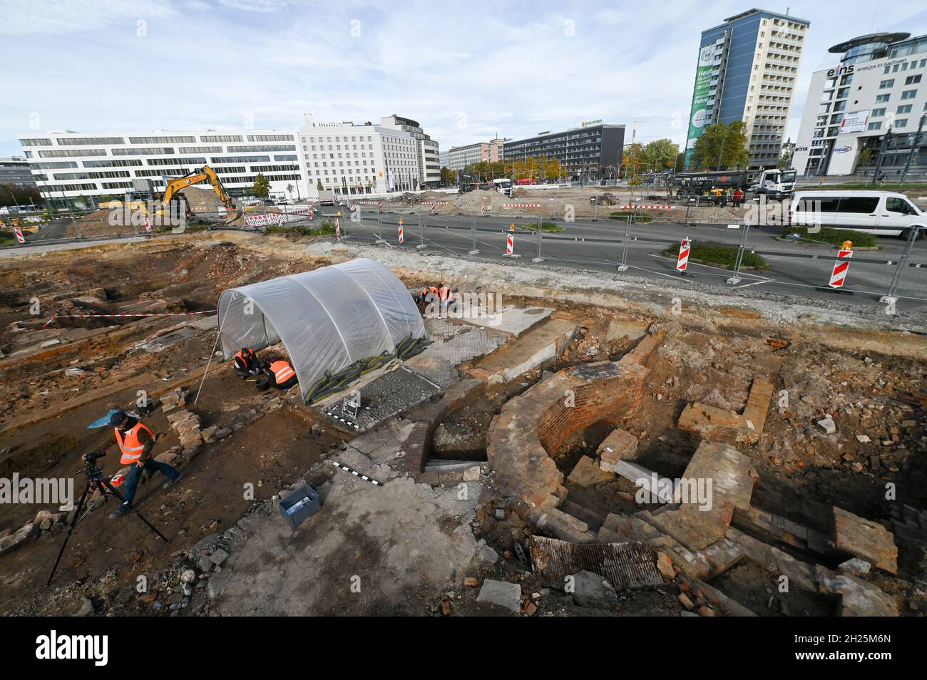 Pre war buildings hi-res stock photography and images - Alamy