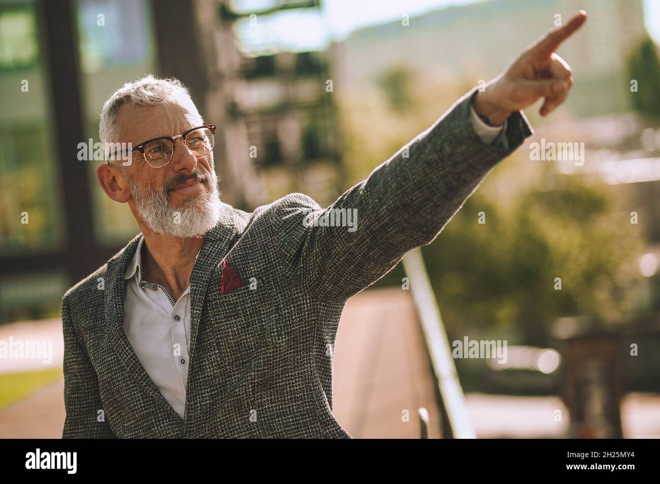 Man pointing distance hi-res stock photography and images - Alamy