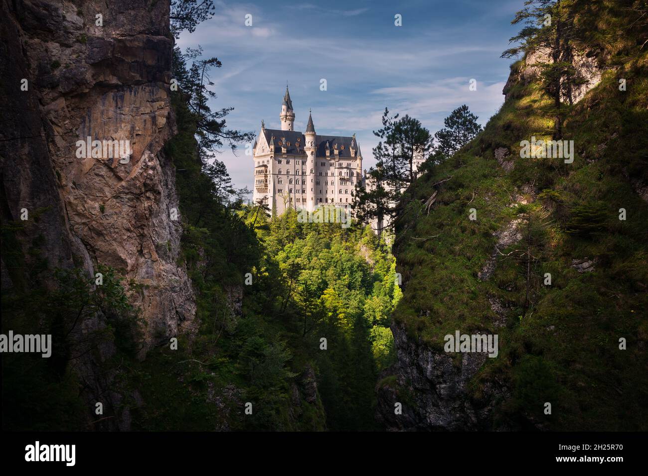 Picturesque landscape with Neuschwanstein Castle on beautiful Alps ...