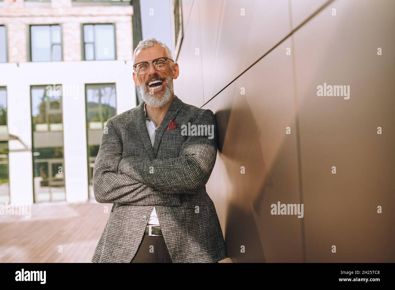 Office guy standing outside hi-res stock photography and images - Alamy