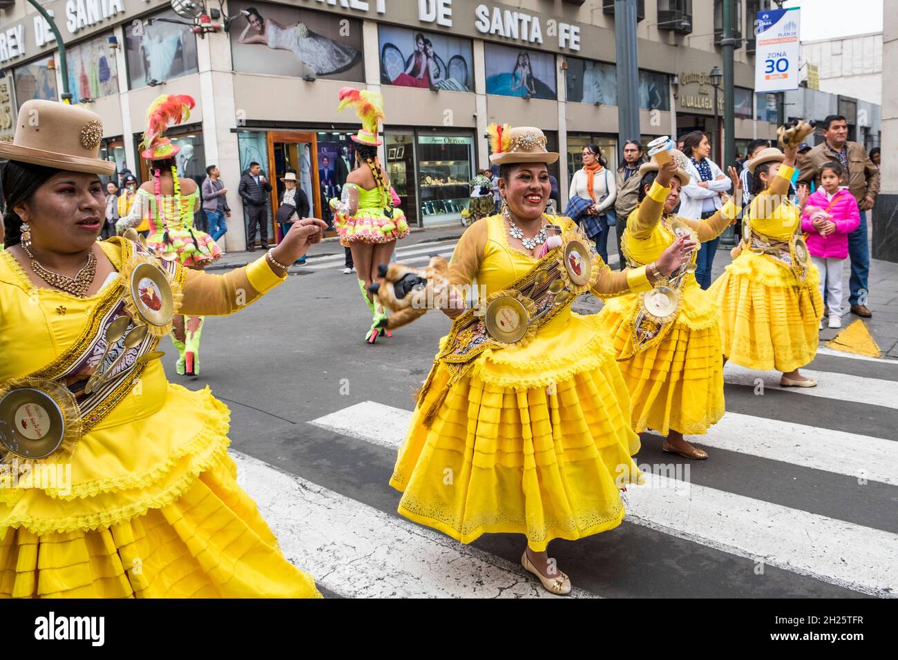 Lima and peru and people dancing hi-res stock photography and images ...