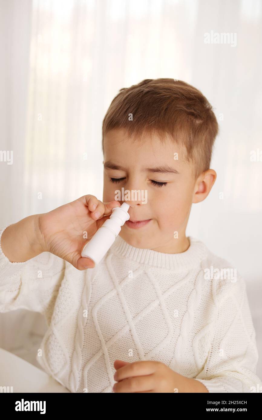 Flu nasal spray child hi-res stock photography and images - Alamy