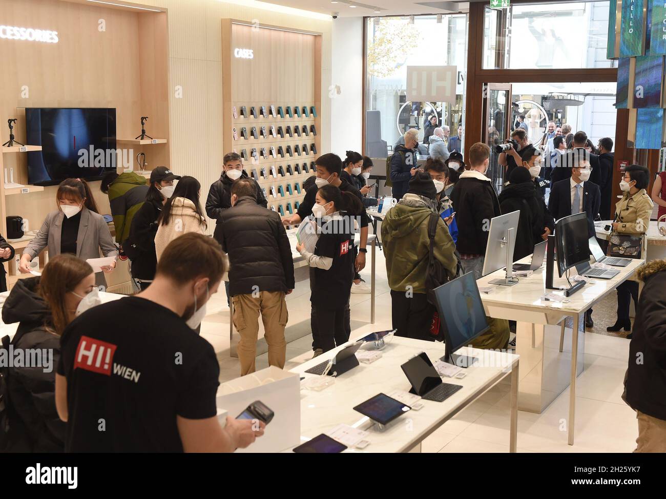 Huawei flagship hi-res stock photography and images - Alamy