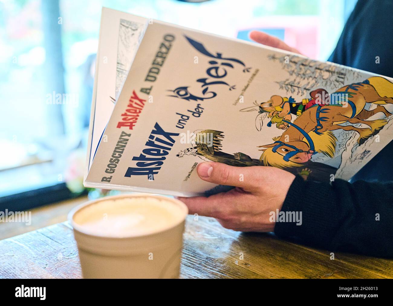 Asterix and obelix run hi-res stock photography and images - Alamy