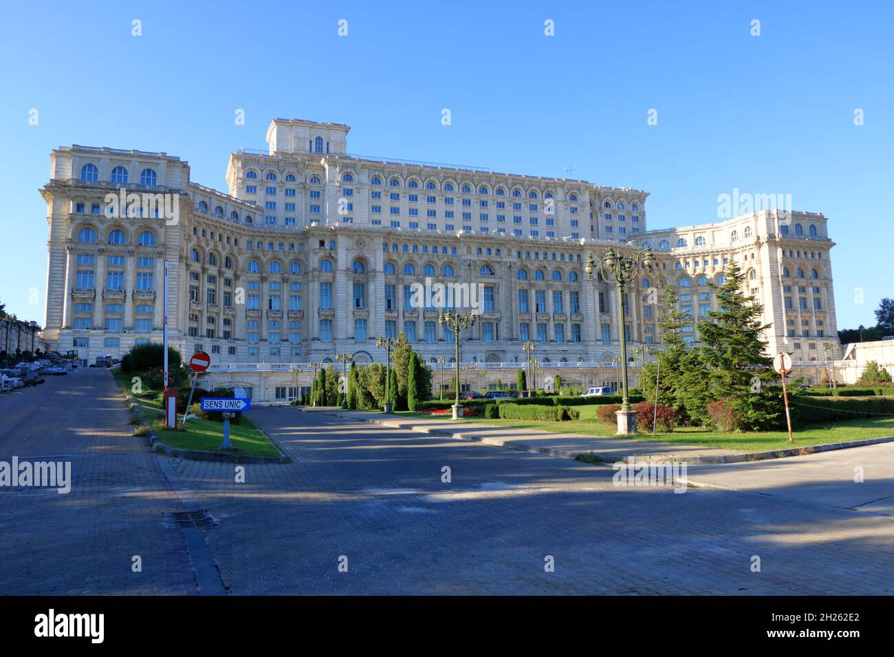 Square in front ceausescu palace hi-res stock photography and images ...