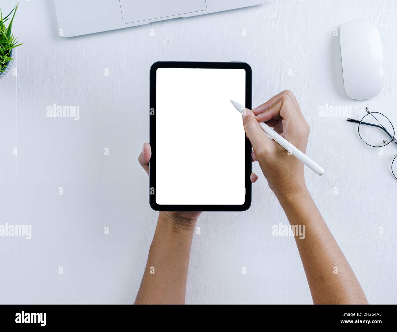 Hand using pencil write hi-res stock photography and images - Alamy