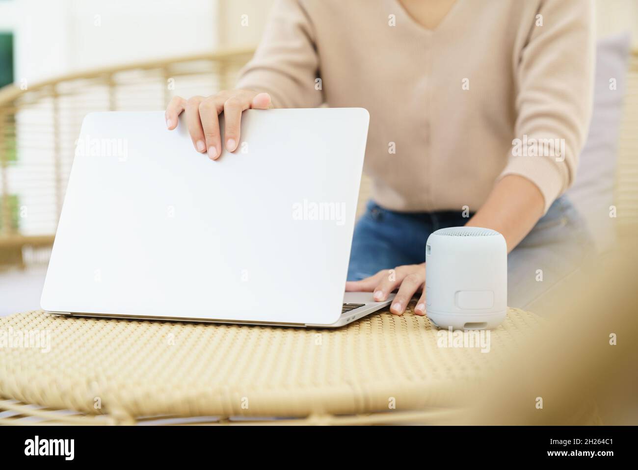 Women using tech hi-res stock photography and images - Alamy