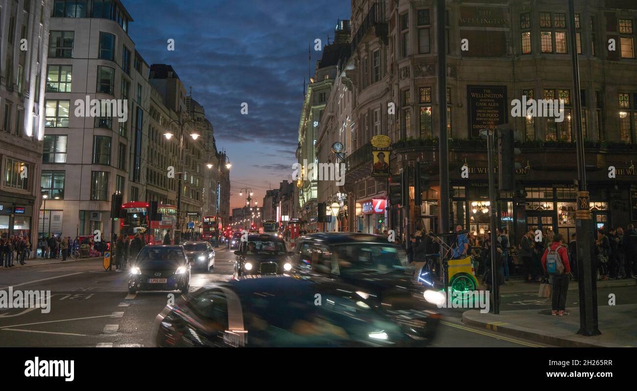 Dusk urban scenes hi-res stock photography and images - Alamy