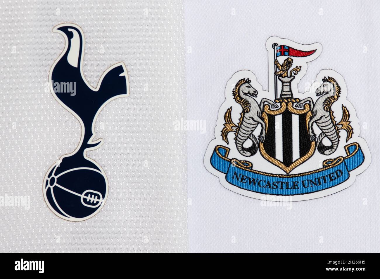 Newcastle united fc logo hi-res stock photography and images - Alamy