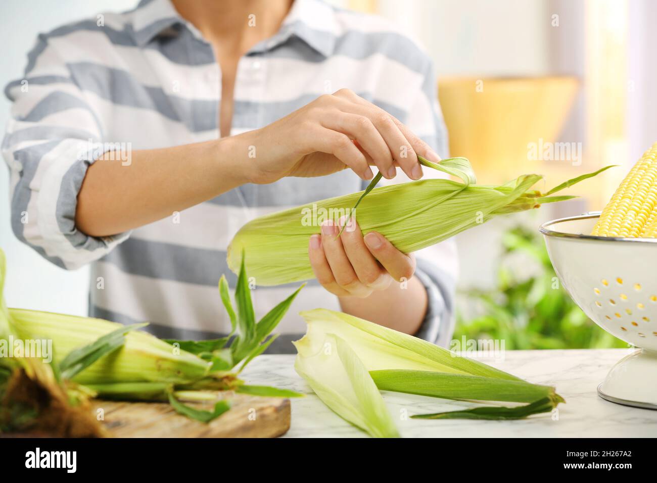 Woman husking corn hi-res stock photography and images - Alamy