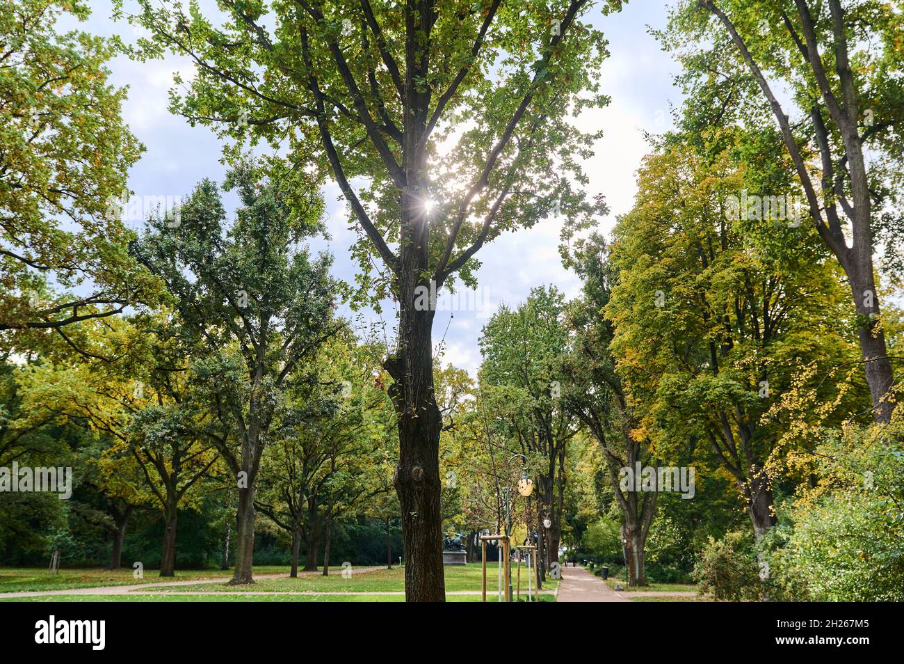 Berlin, Germany. 20th Oct, 2021. The sun peeks out from behind the ...