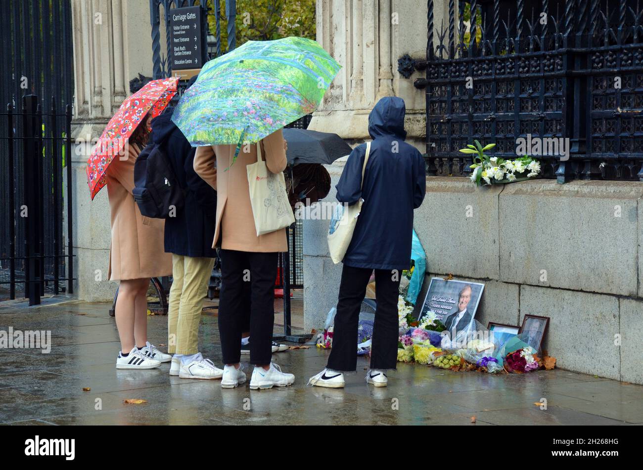 Carriage gates hi-res stock photography and images - Alamy
