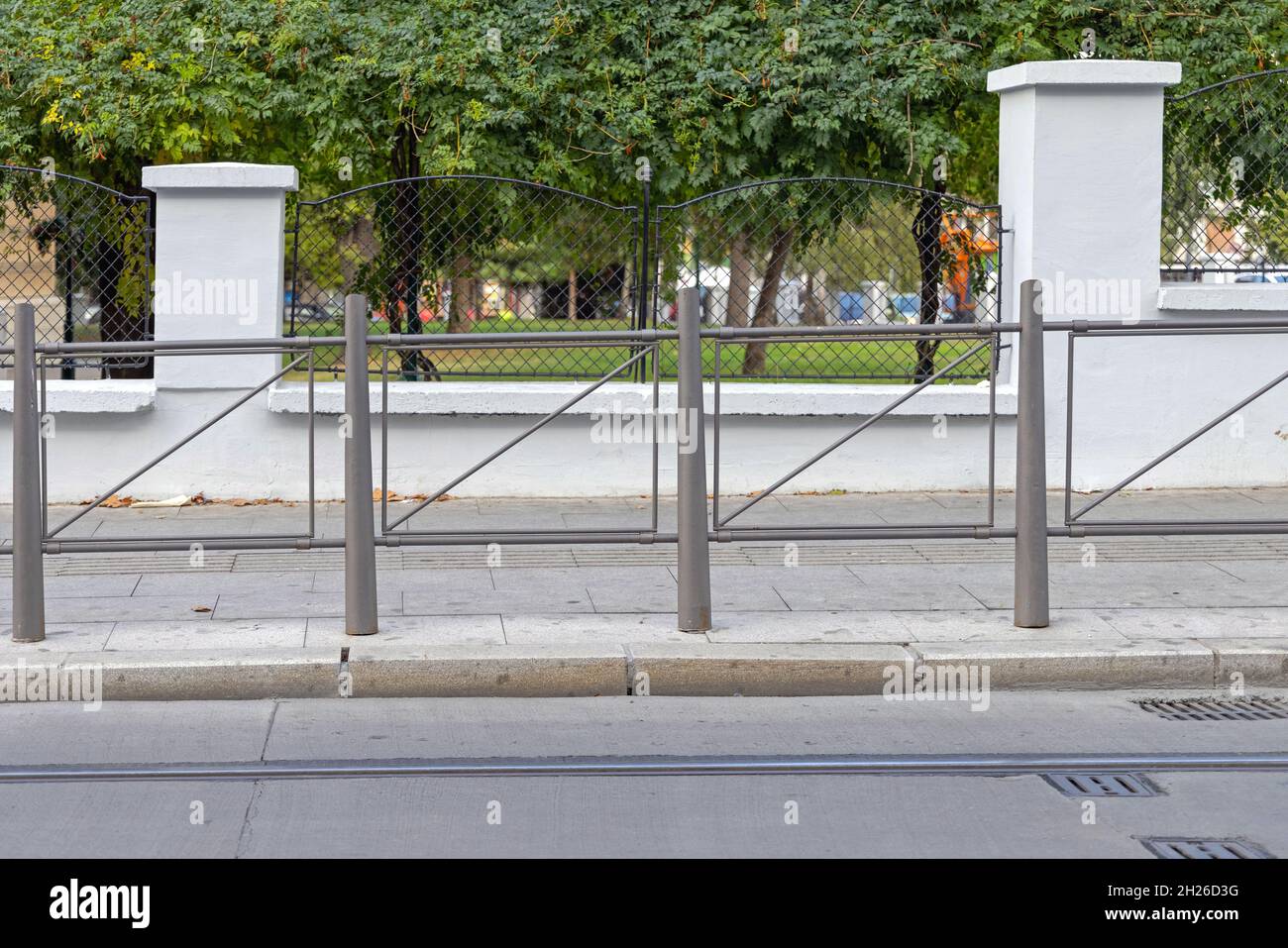 Fence in city hi-res stock photography and images - Alamy